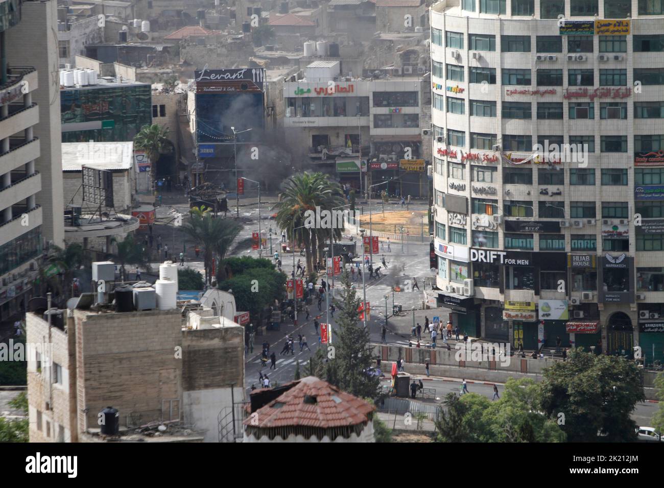 Nablus, Palestine. 20th Sep, 2022. Palestinians clash with Palestinian ...