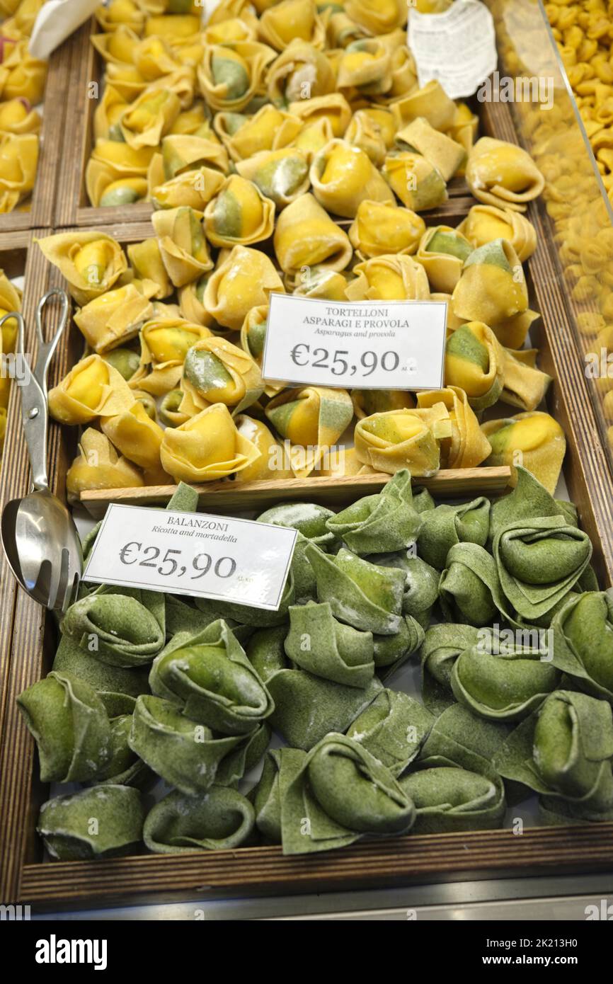 Italian shop display hi-res stock photography and images - Alamy