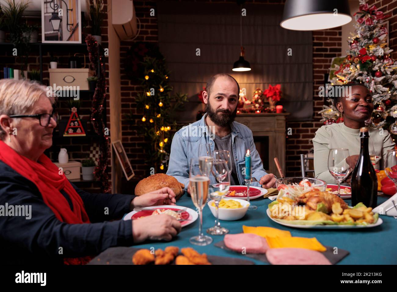 Diverse family dinner hi-res stock photography and images - Alamy