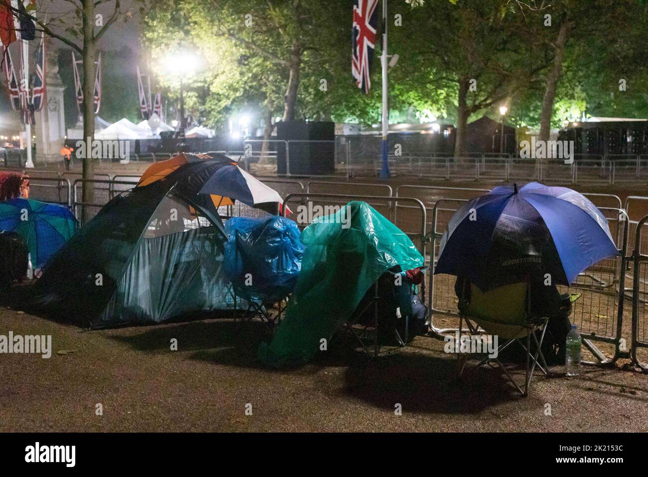 Super Royal fans camp along The Mall early this morning to secure a ...