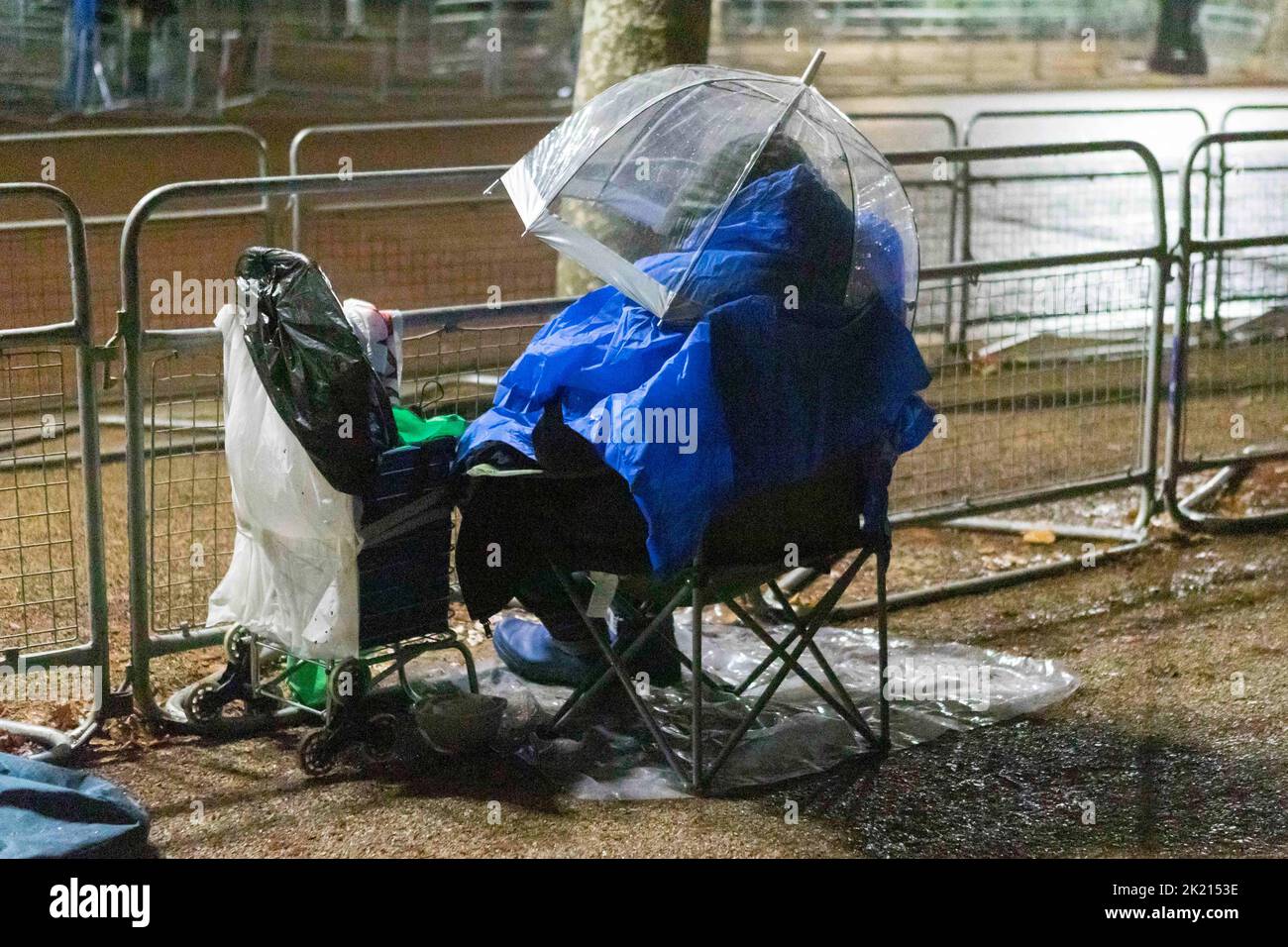 Super Royal fans camp along The Mall early this morning to secure a ...