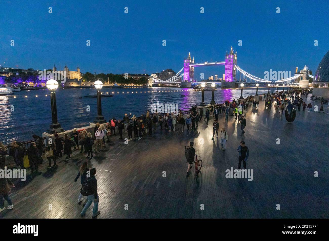 Mourners continue to queue in the night along River Thames southbank to ...