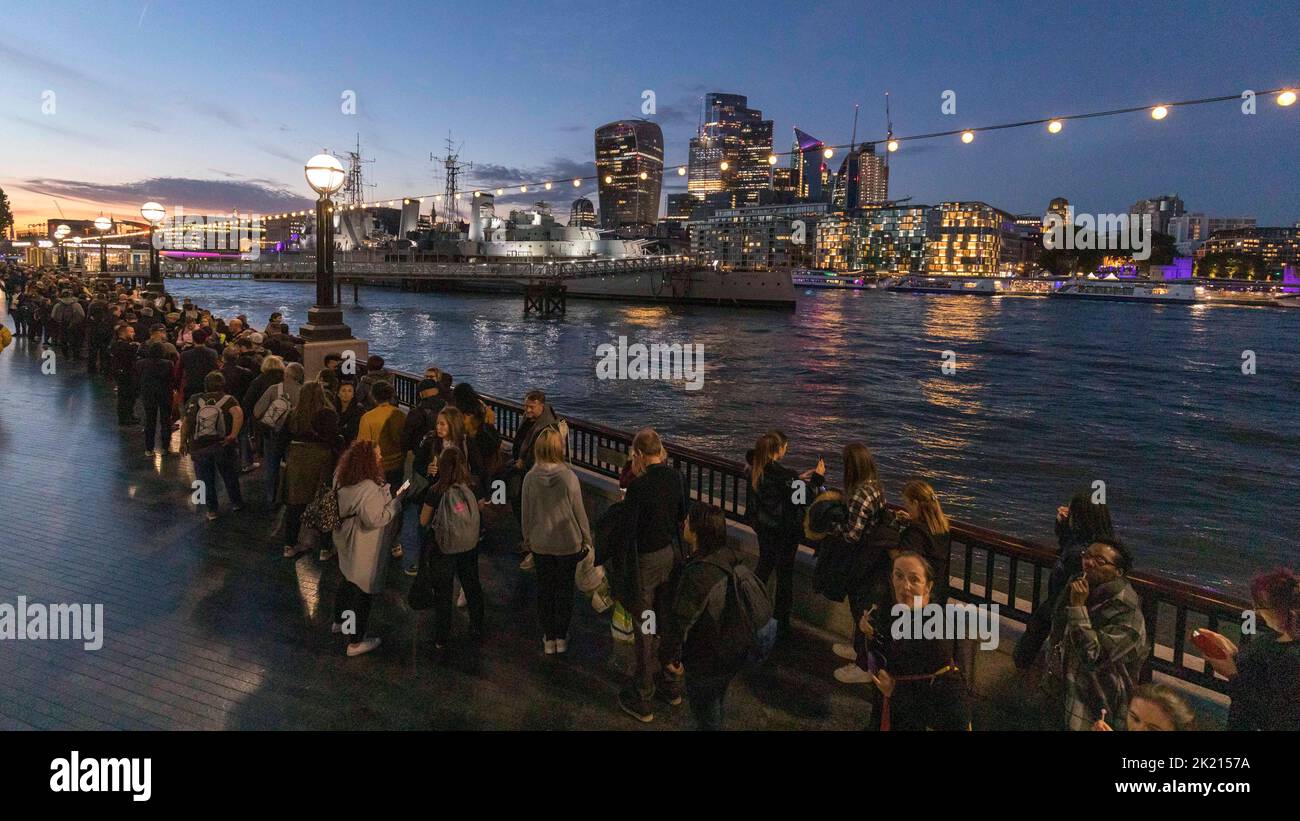 Mourners continue to queue in the night along River Thames southbank to ...