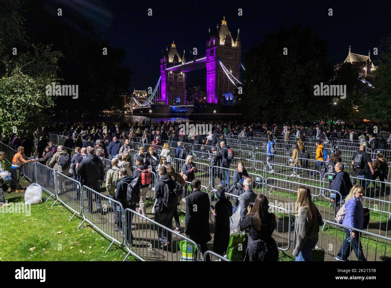 Mourners continue to queue in the night along River Thames southbank to ...