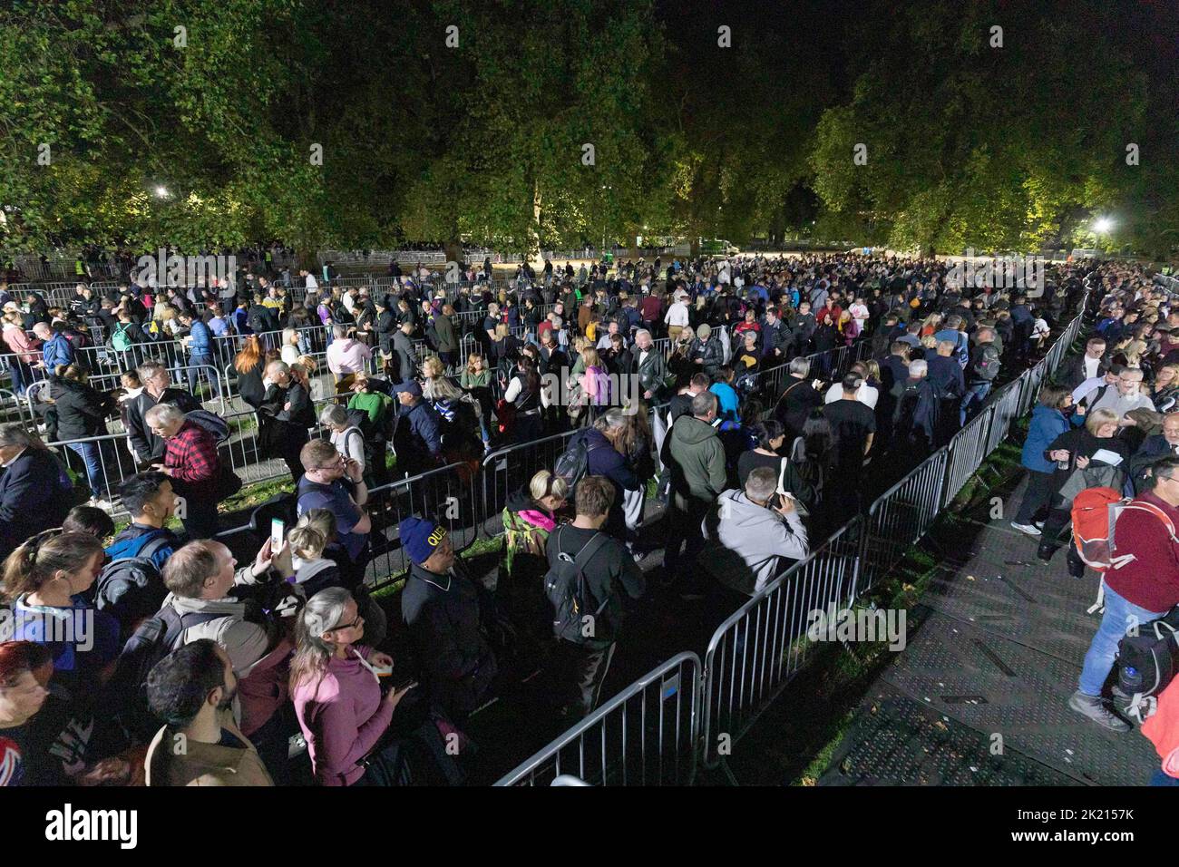 Mourners continue to queue in the night along River Thames southbank to ...