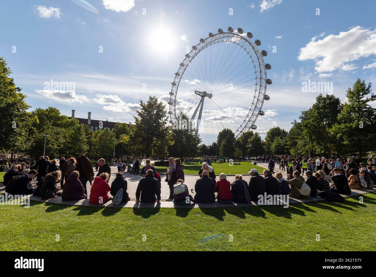 Mourners continue to queue along London Eye to see Queen Elizabeth II ...