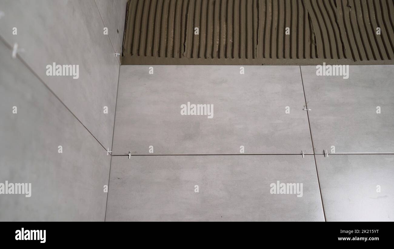 The texture of light gray square glossy ceramic tiles. Grey ceramic ...