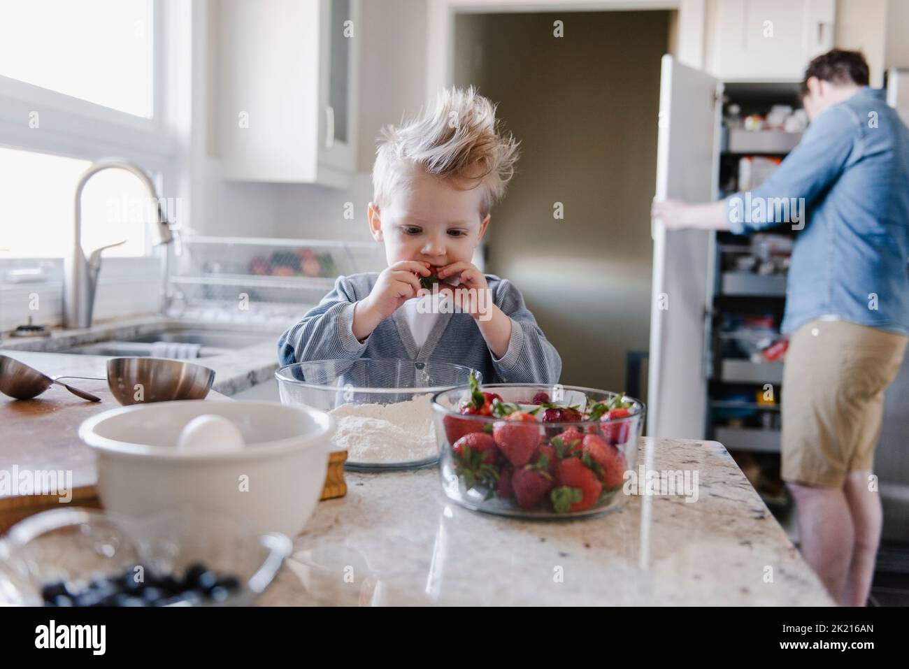 Son and father messy kitchen hi-res stock photography and images - Alamy