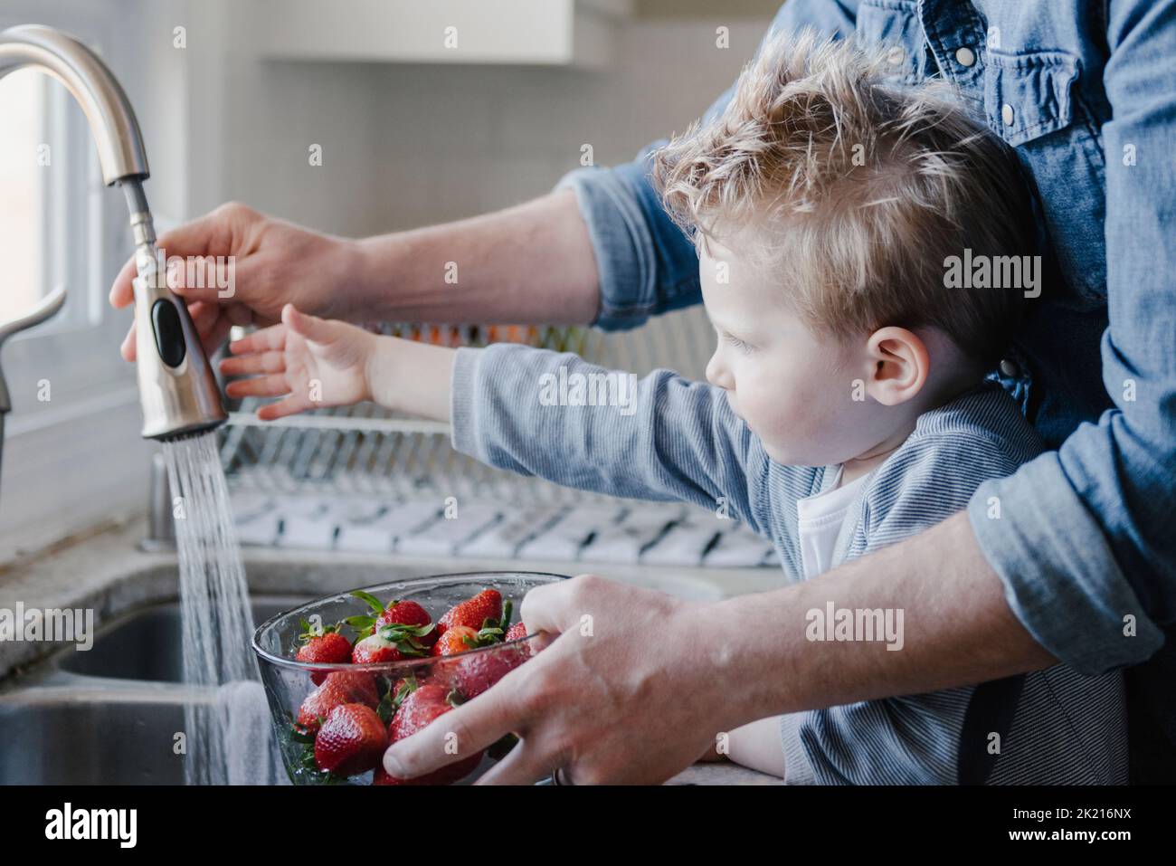 Washing food in sink hi-res stock photography and images - Alamy