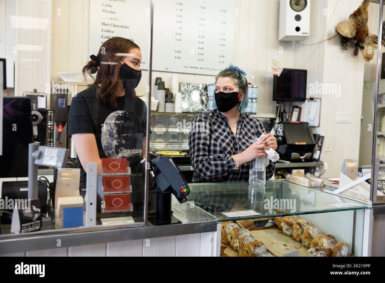 Barista behind cafe counter hi-res stock photography and images - Alamy