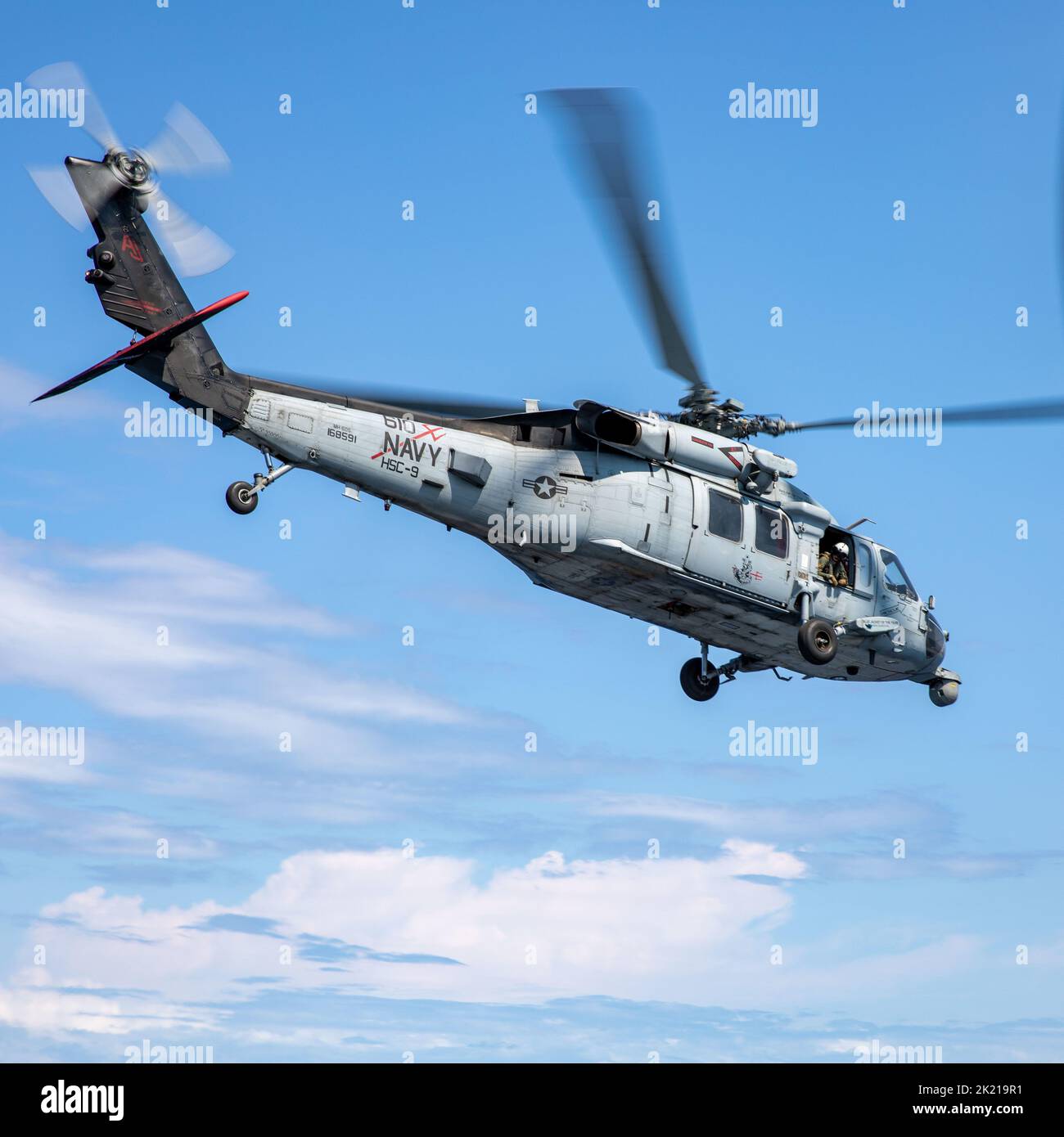 220919-N-NQ285-1189 ATLANTIC OCEAN (Sept. 19, 2022) An MH-60S Sea Hawk ...