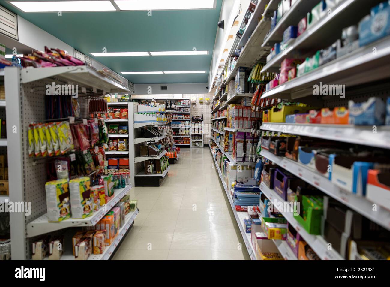 Vacant grocery store hi-res stock photography and images - Alamy