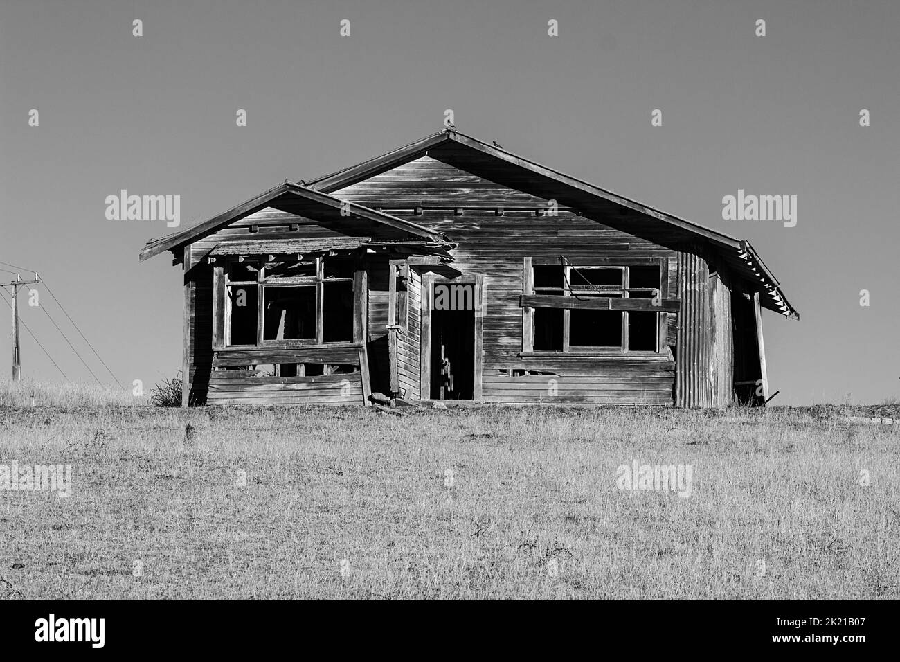 Abandoned, derelict home in rural New Zealand Stock Photo - Alamy