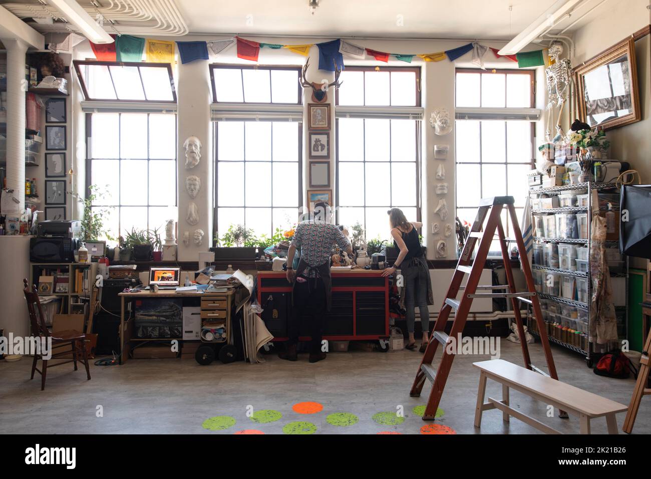 Working artists hi-res stock photography and images - Alamy
