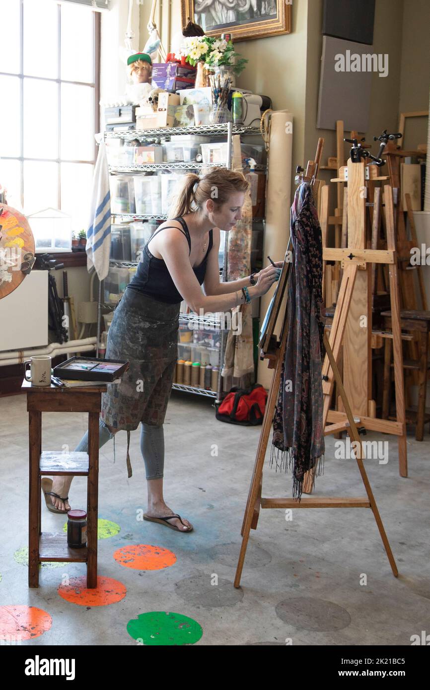 Holding easel hi-res stock photography and images - Alamy