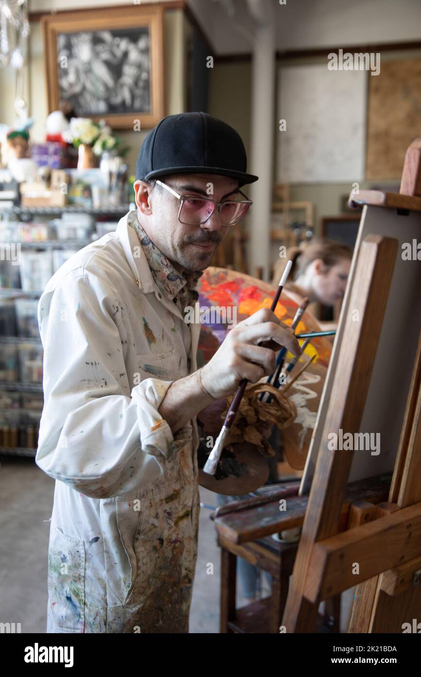 Adult male painting hi-res stock photography and images - Alamy