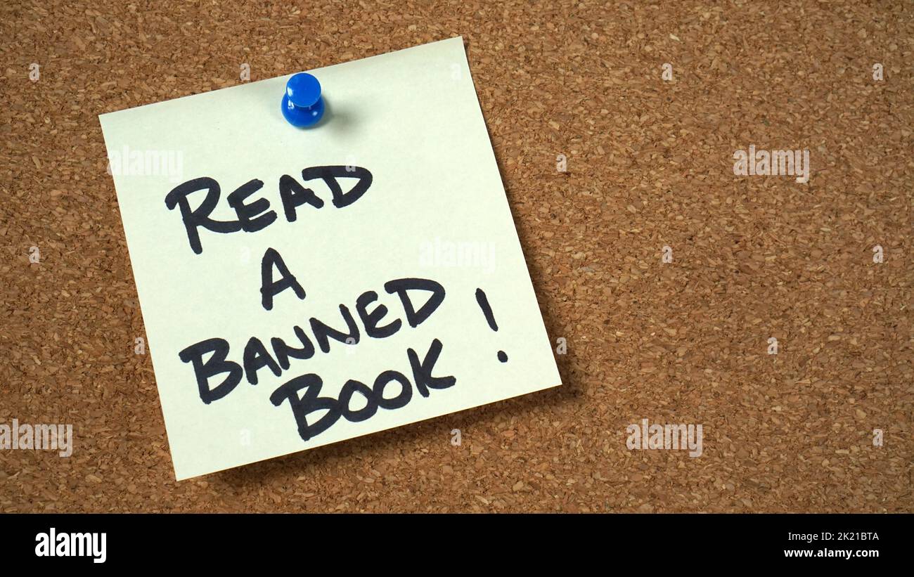 Sticky note reminder to read a banned book Stock Photo - Alamy