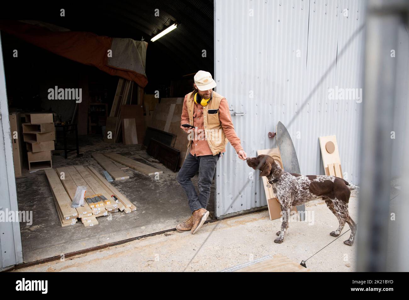 Outside a workshop hi-res stock photography and images - Alamy