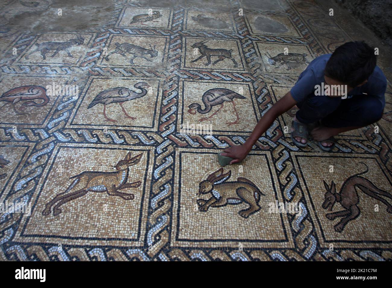 Al Bureij Camp, Gaza. 21st Sep, 2022. Ahmad al-Nabahin cleans a mosaic ...