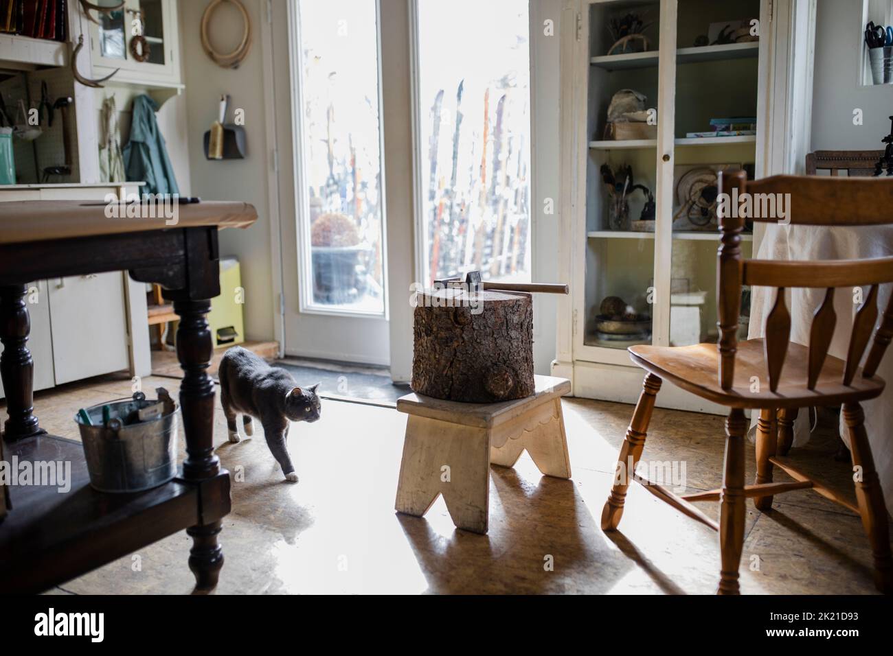 Walking work of art hi-res stock photography and images - Alamy