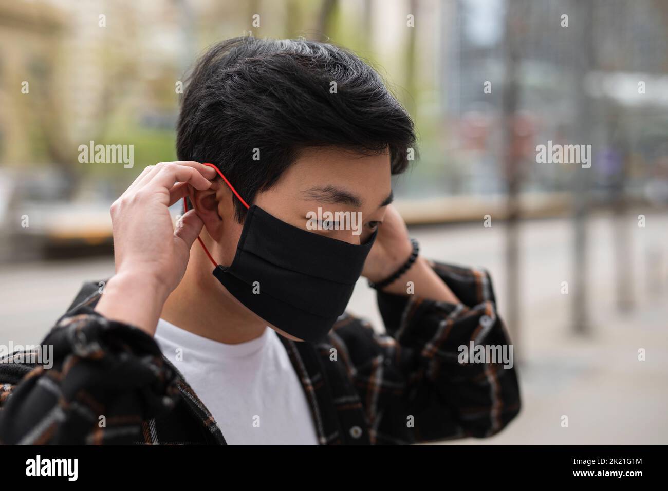 Man cloth mask hi-res stock photography and images - Alamy