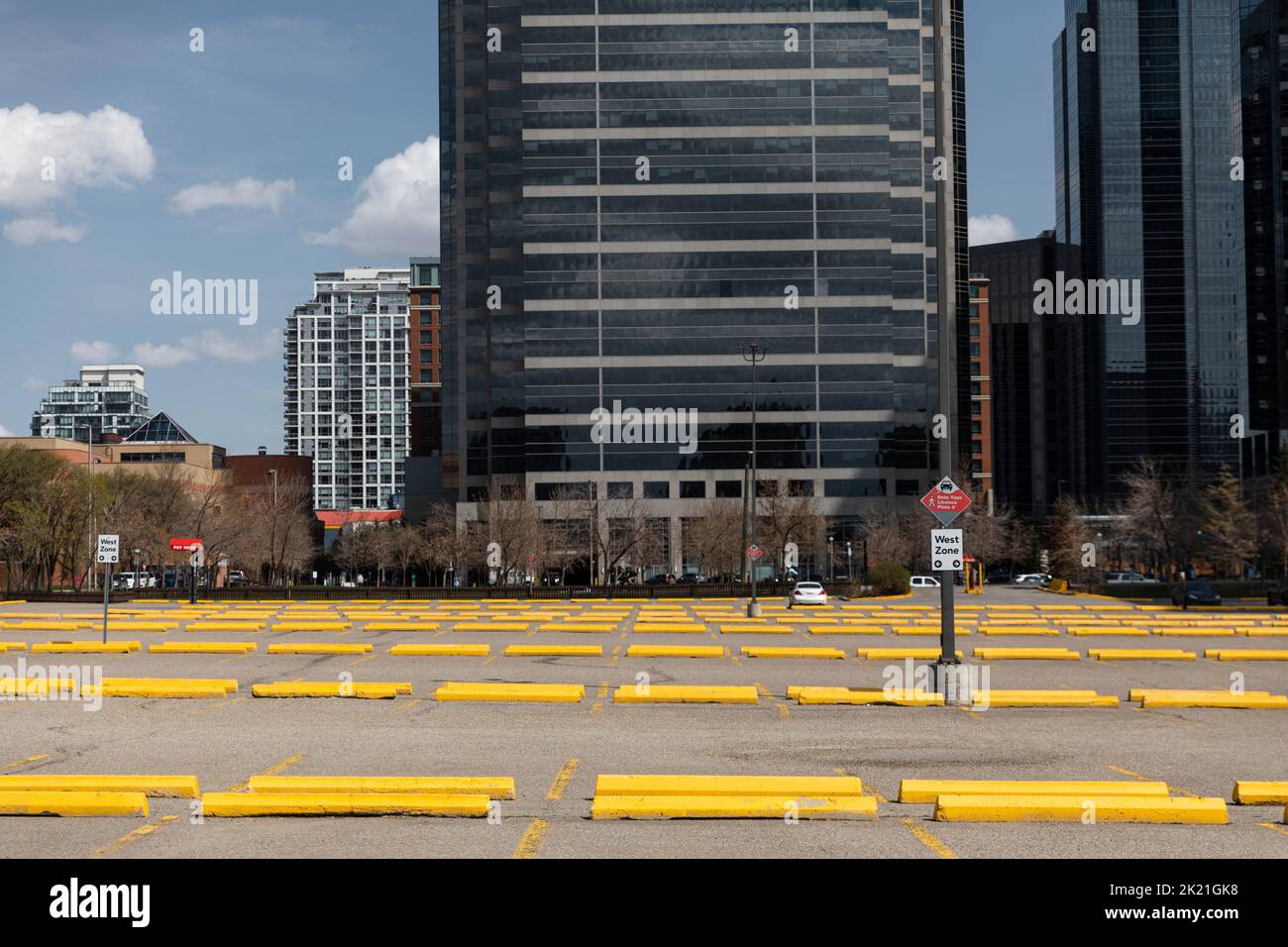 City parking hi-res stock photography and images - Alamy