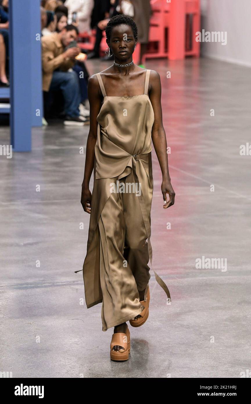 Milan, Italien. 21st Sep, 2022. FENDI SS23 runway during Milan fashion ...
