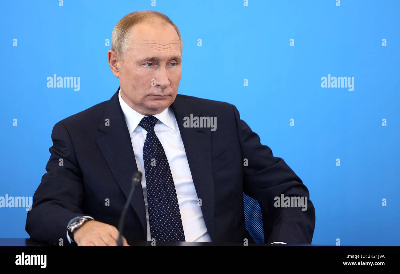 Novgorod school hi-res stock photography and images - Alamy