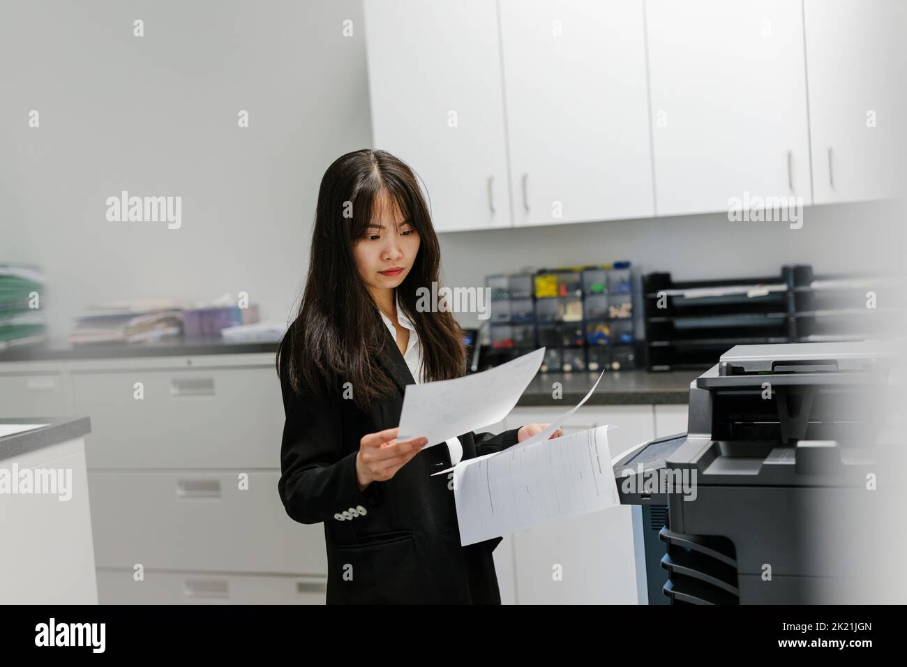 Using photocopier hi-res stock photography and images - Alamy