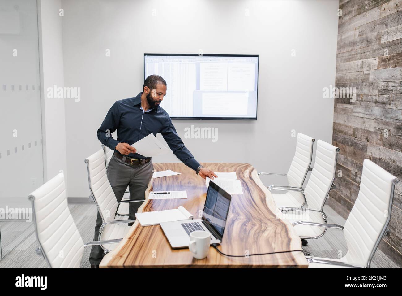 Organising work hi-res stock photography and images - Alamy