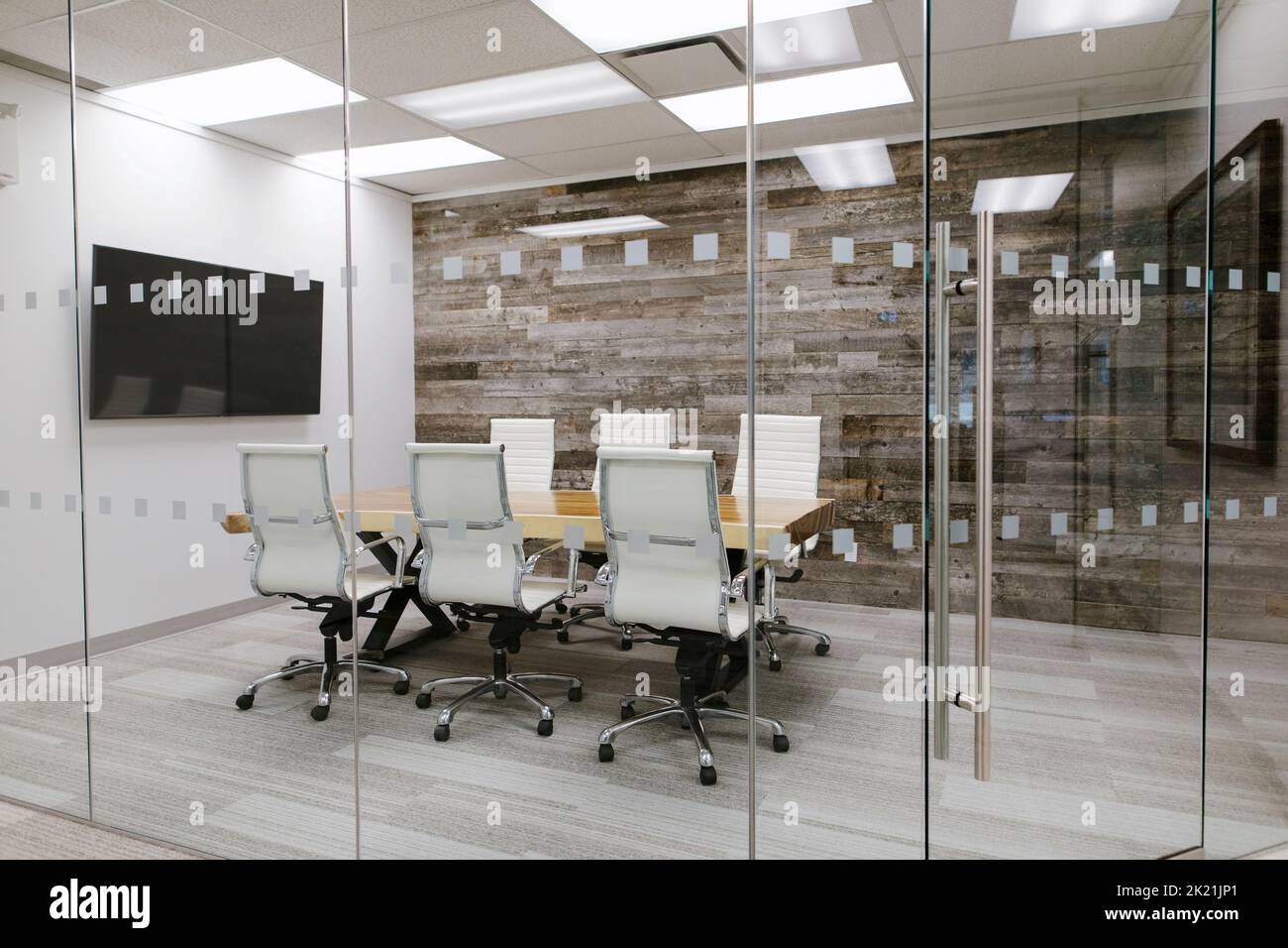 Business meeting room with glass door hi-res stock photography and ...