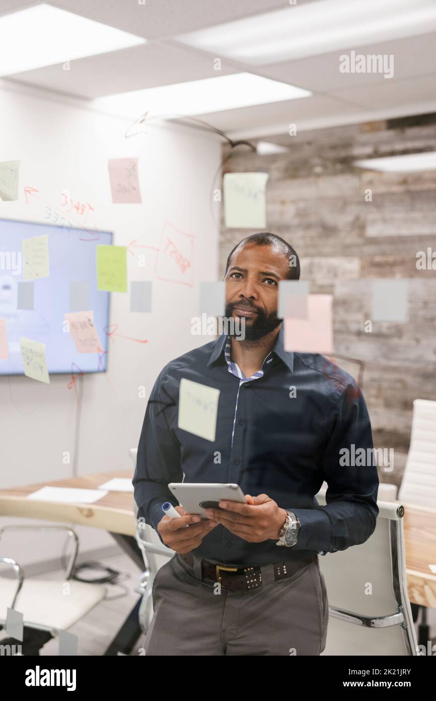 Holding notes hi-res stock photography and images - Alamy