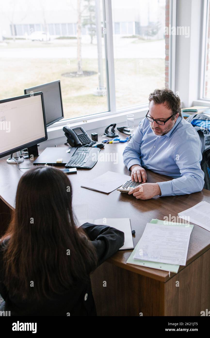 Man employee calculator hi-res stock photography and images - Alamy