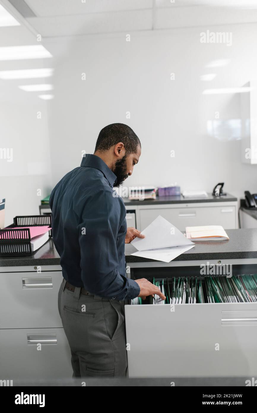 Office looking through cabinet hi-res stock photography and images - Alamy
