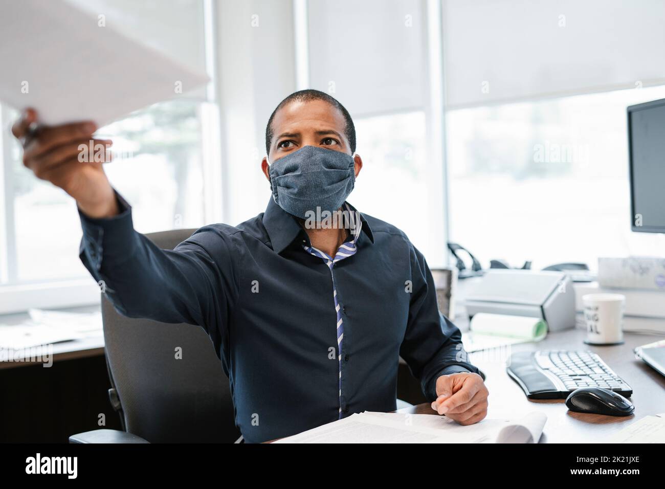 Handing over office hi-res stock photography and images - Alamy