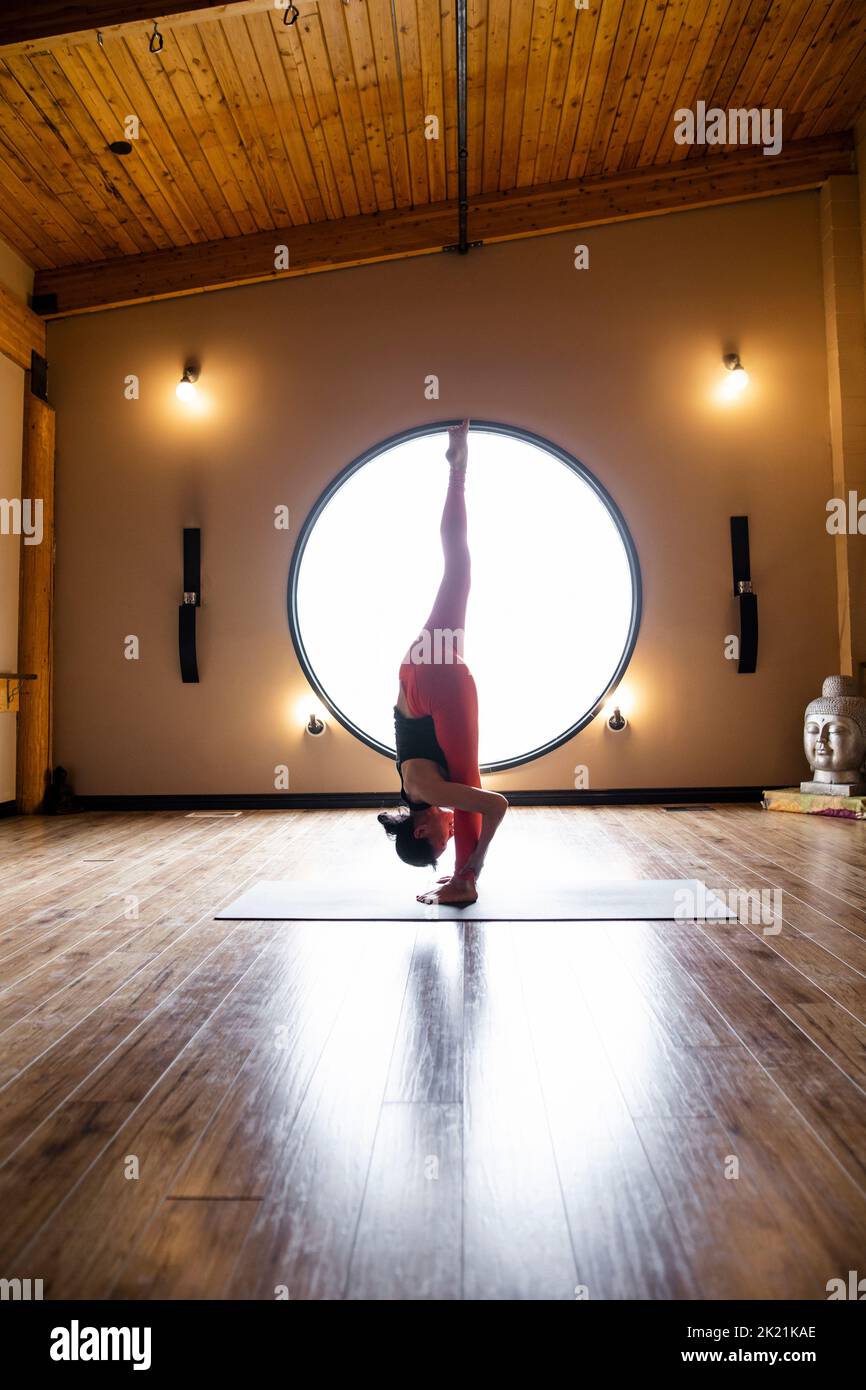 Yoga standing hi-res stock photography and images - Alamy