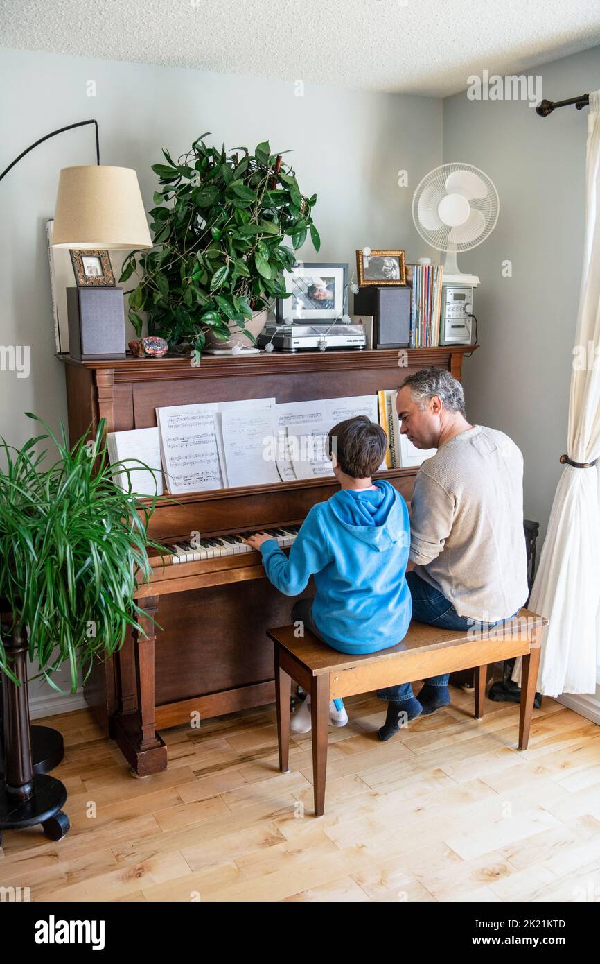 Child piano parent hi-res stock photography and images - Alamy