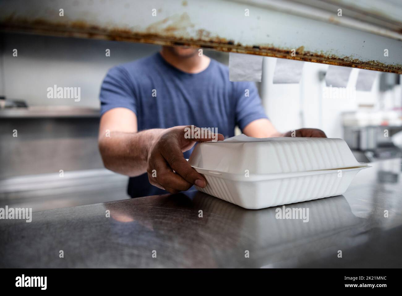 Kitchen counter restaurant front hi-res stock photography and images ...