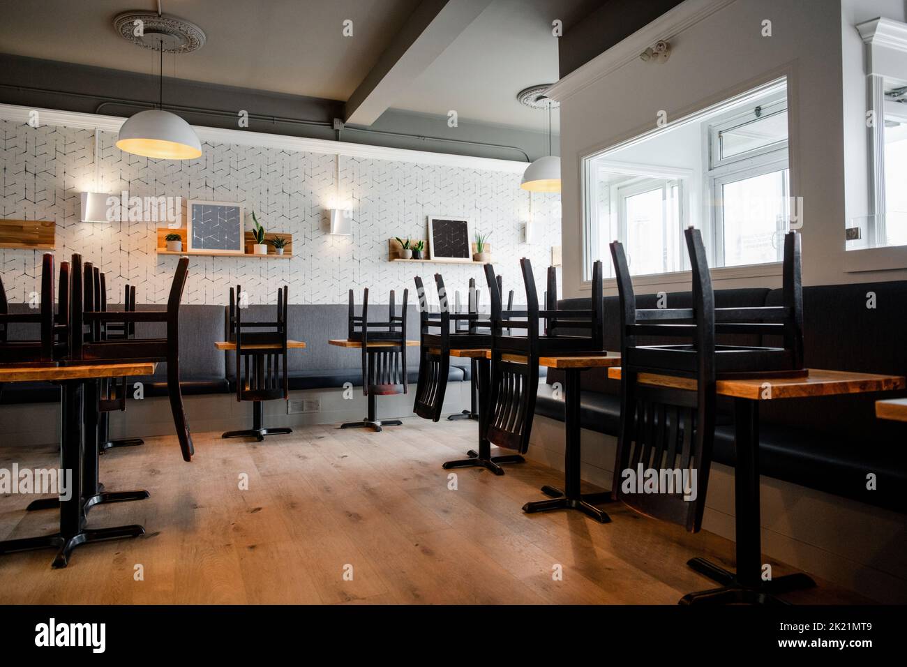 Empty tables chairs in restaurant chair hi-res stock photography and ...