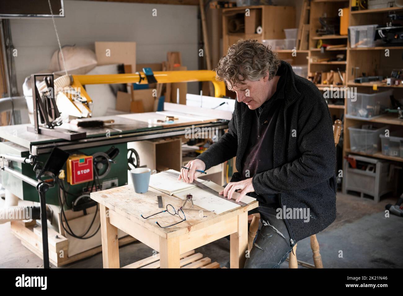 Carpenter ruler hi-res stock photography and images - Alamy