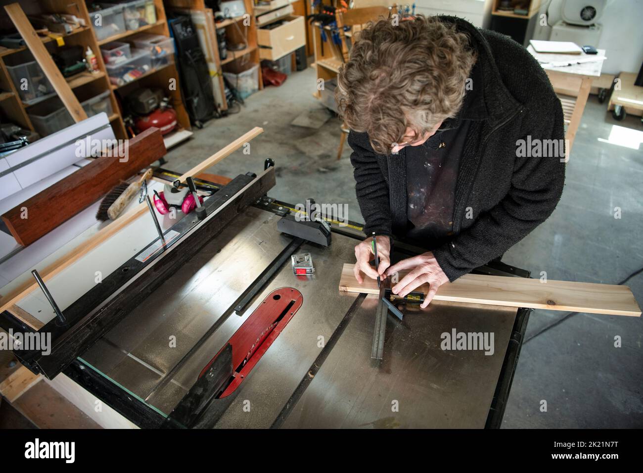 Carpenter ruler hi-res stock photography and images - Alamy