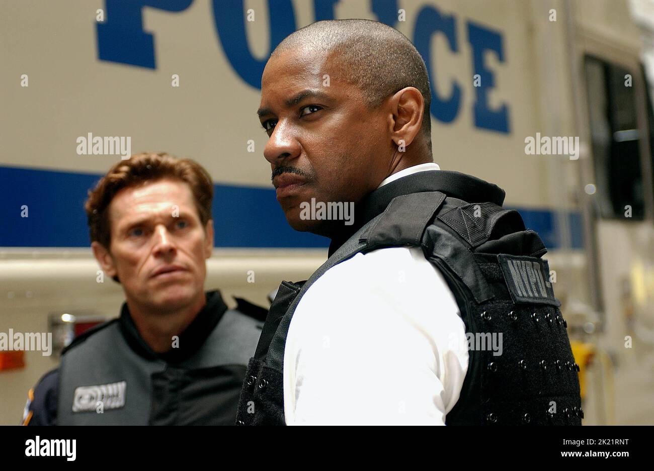 WILLEM DAFOE, DENZEL WASHINGTON, INSIDE MAN, 2006 Stock Photo - Alamy