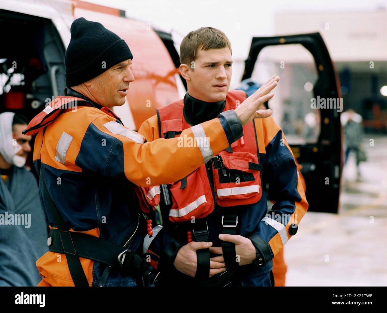 The guardian 2006 ashton kutcher hi-res stock photography and images ...