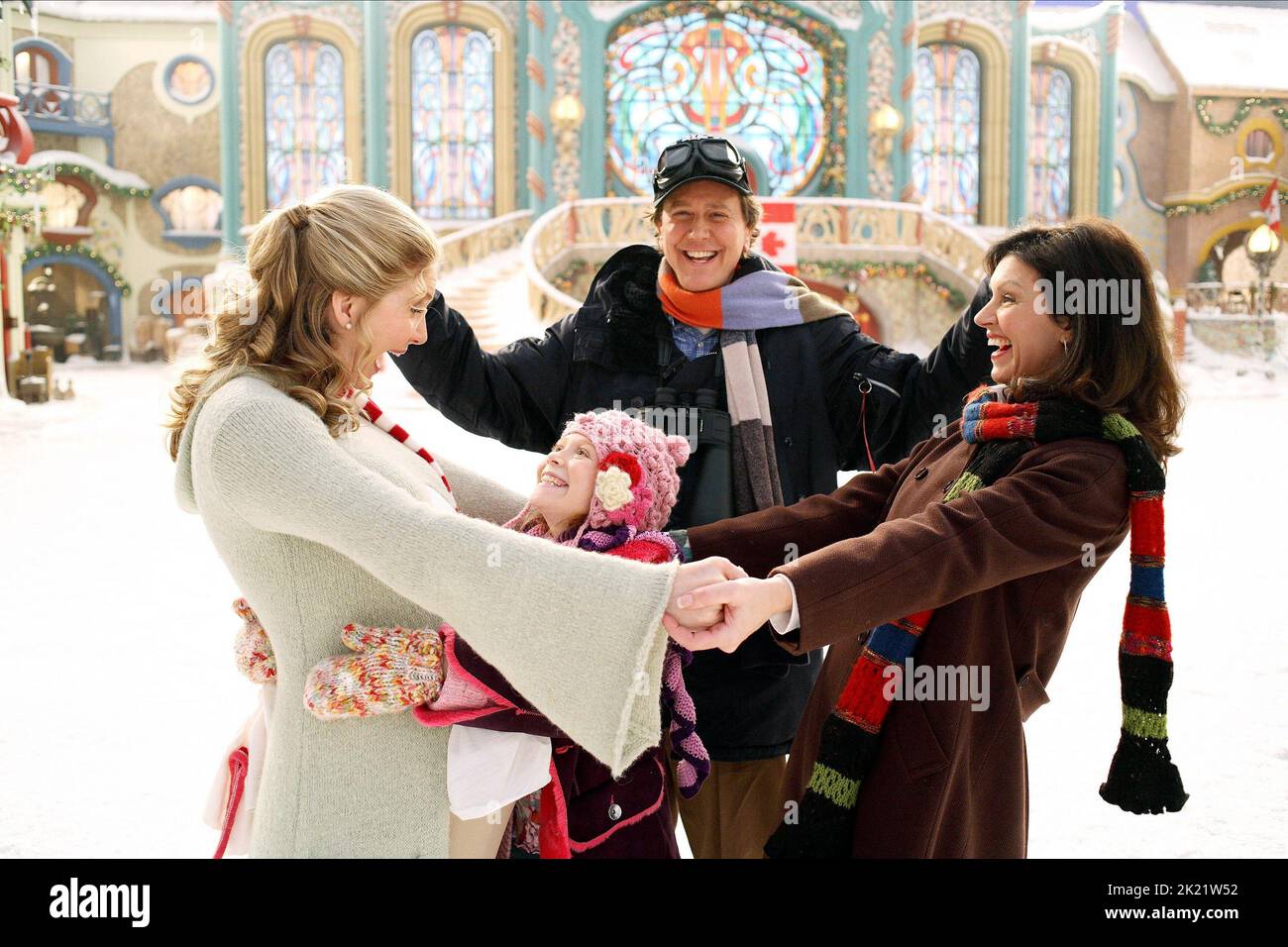 Wendy crewson elizabeth mitchell santa hi-res stock photography and ...