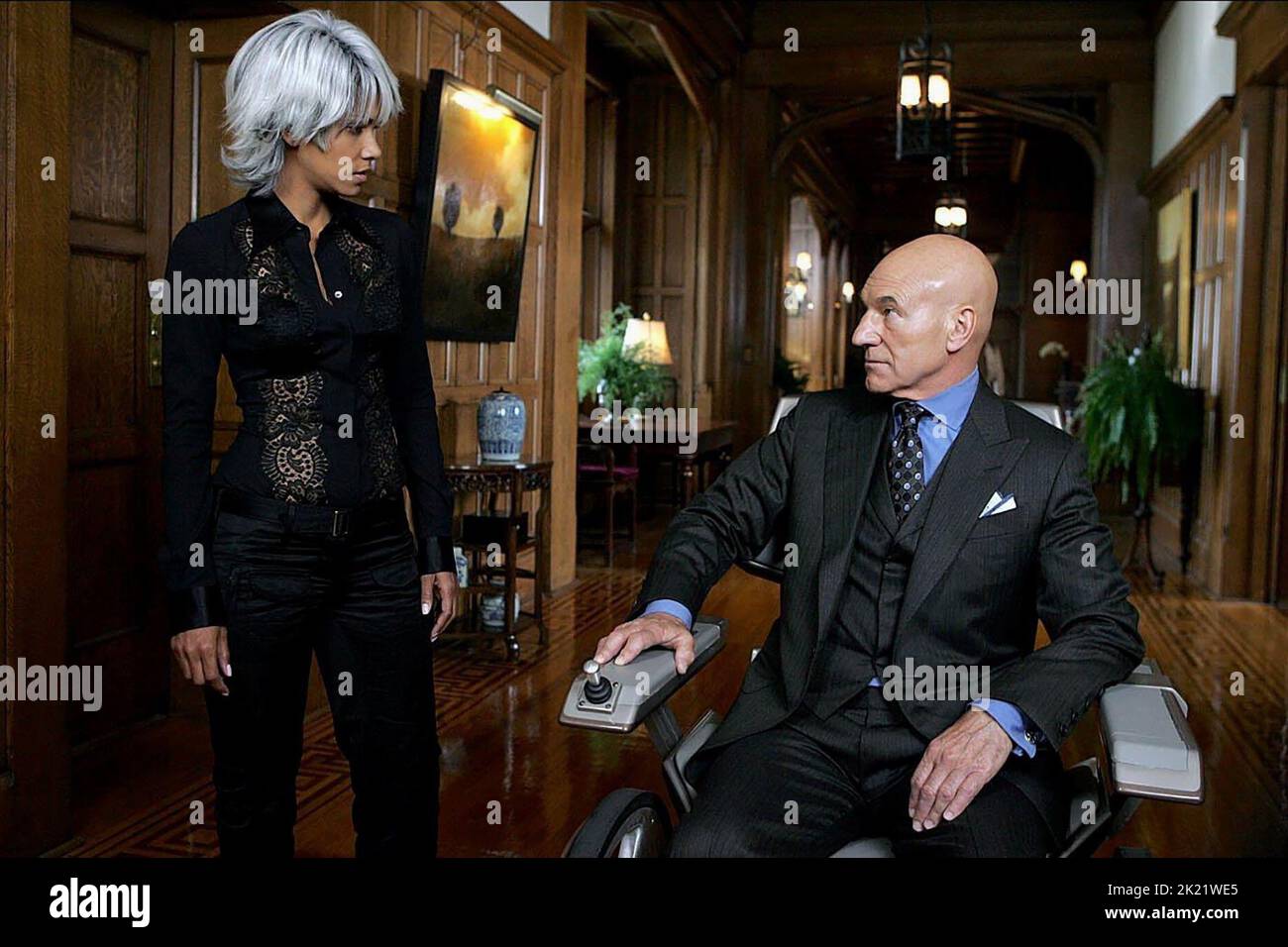 HALLE BERRY, PATRICK STEWART, X-MEN: THE LAST STAND: X-MEN 3, 2006 Stock Photo - Alamy