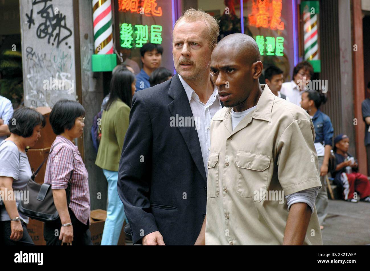 BRUCE WILLIS, MOS DEF, 16 BLOCKS, 2006 Stock Photo - Alamy