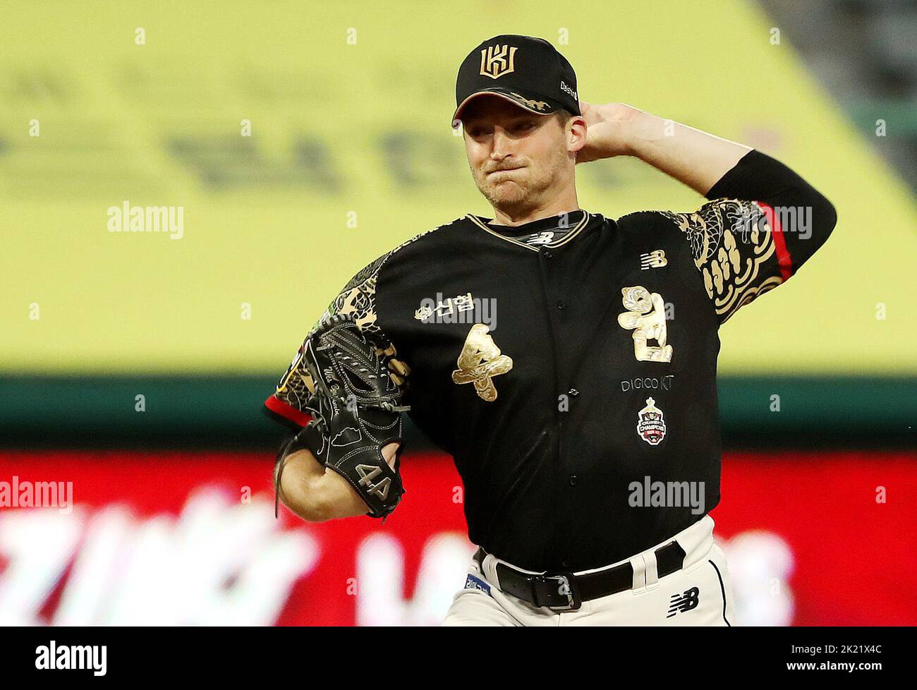 22nd Sep, 2022. Baseball: KT Wiz vs. SSG Landers KT Wiz starter Wes Benjamin throws a pitch ...