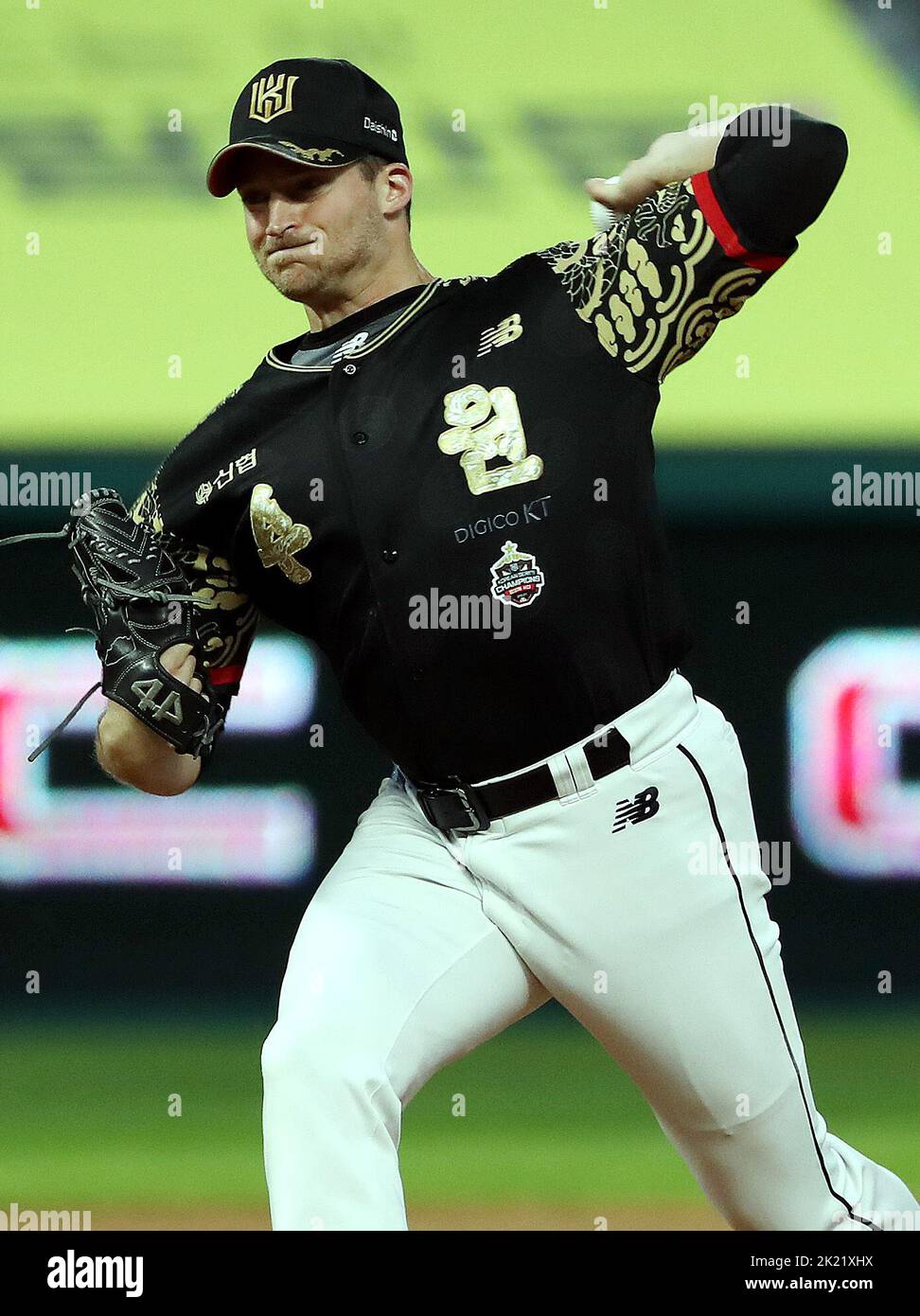 22nd Sep, 2022. Baseball: KT Wiz vs. SSG Landers KT Wiz starter Wes Benjamin throws a pitch ...