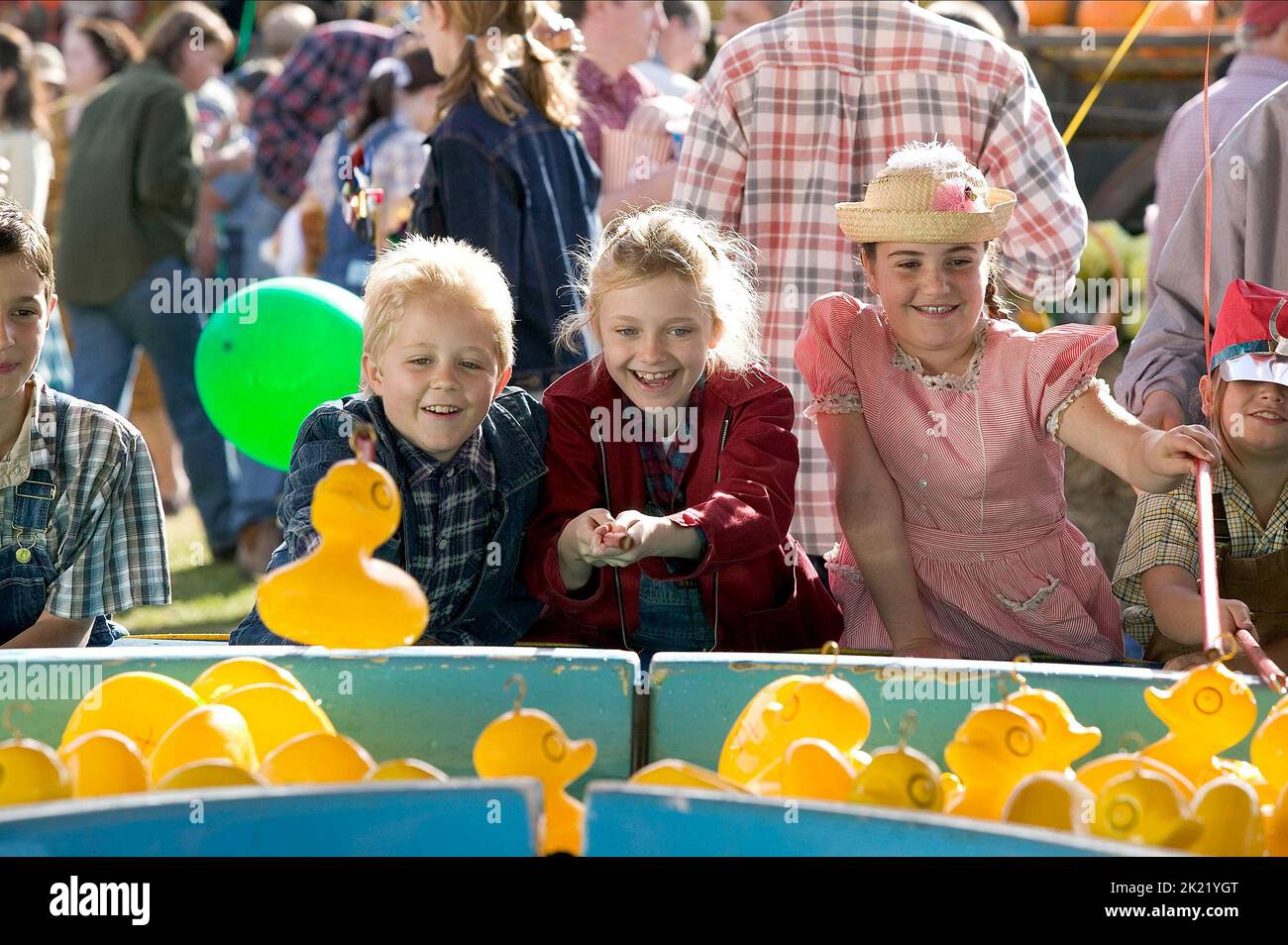 LOUIS CORBETT, DAKOTA FANNING, CHARLOTTE'S WEB, 2006 Stock Photo - Alamy
