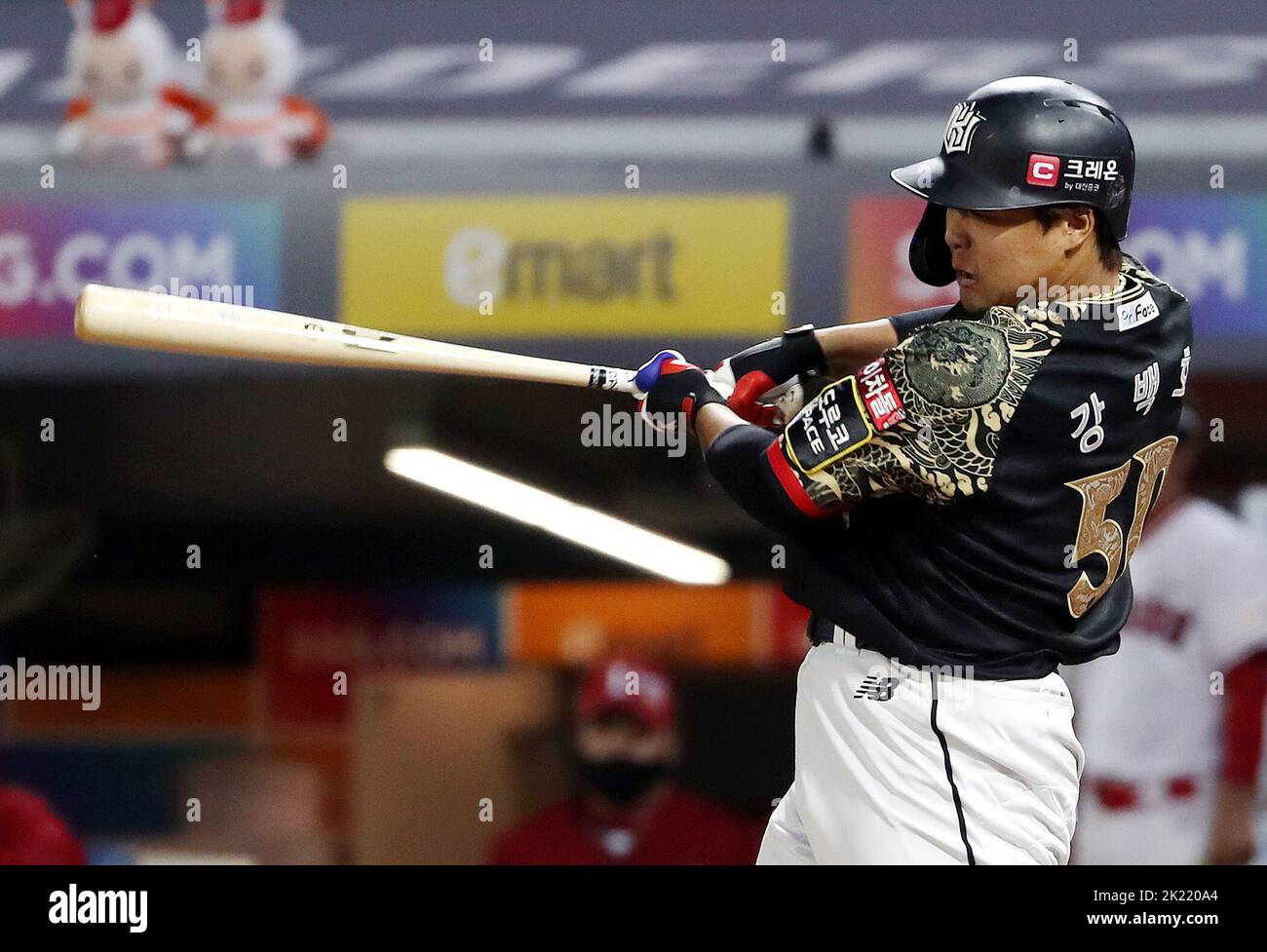 22nd Sep, 2022. Baseball: KT Wiz vs. SSG Landers Kang Baek-ho of the KT Wiz hits a single during ...
